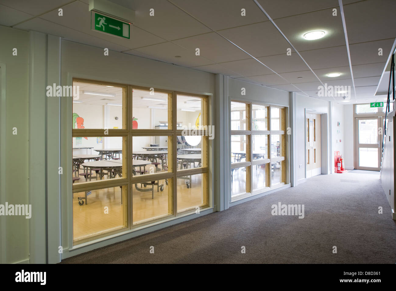 School corridor uk hi-res stock photography and images - Alamy