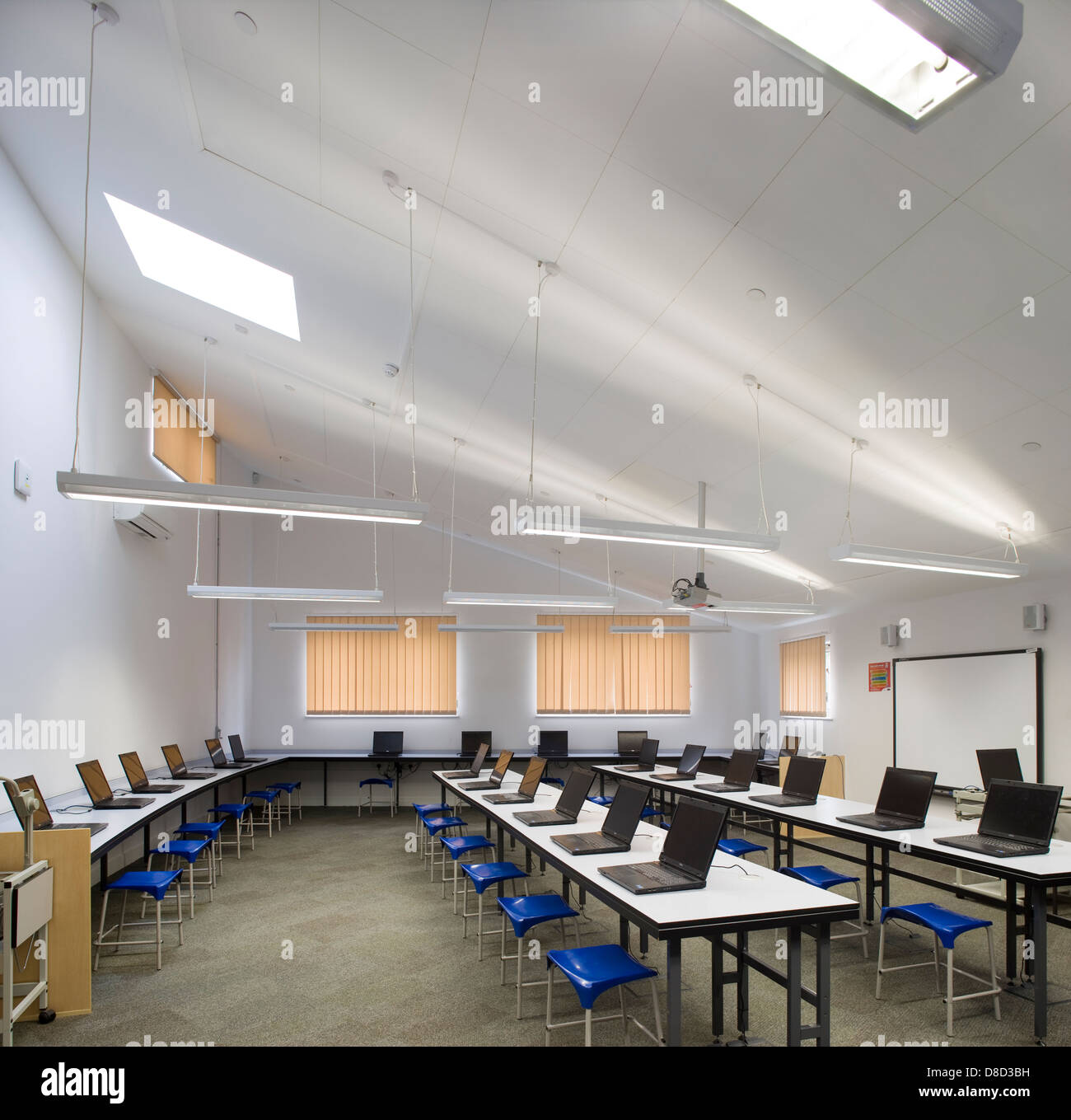 Perivale primary school hi-res stock photography and images - Alamy