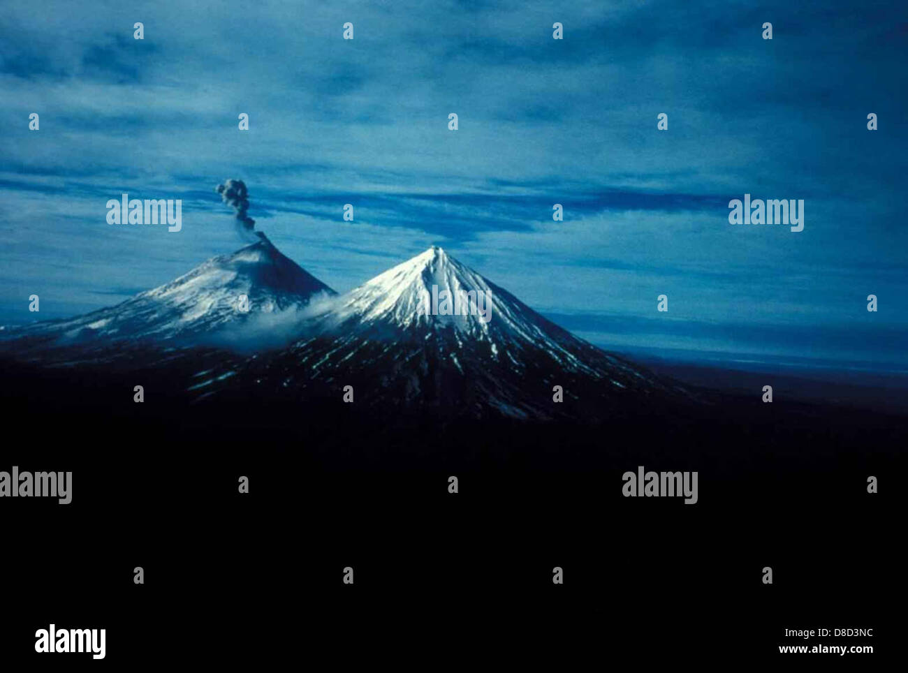 Pavlof volcano hi-res stock photography and images - Alamy