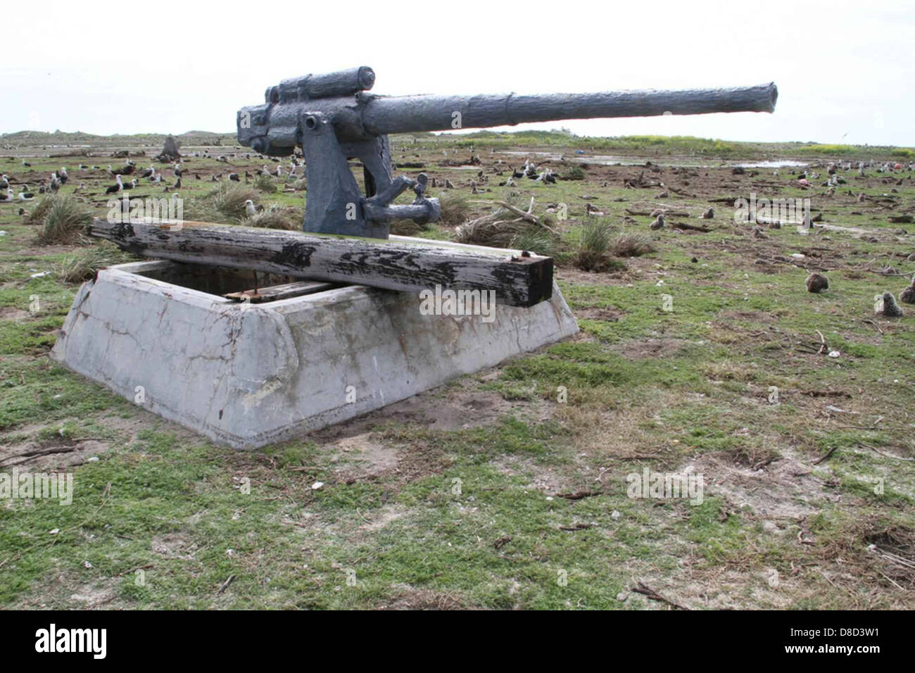 Old rusty gun monument Stock Photo - Alamy