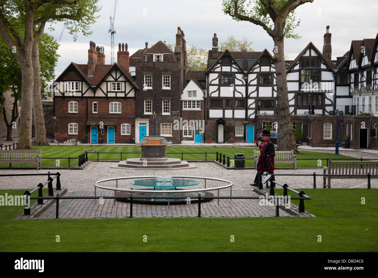 Inside The tower of London, beef eater Stock Photo - Alamy