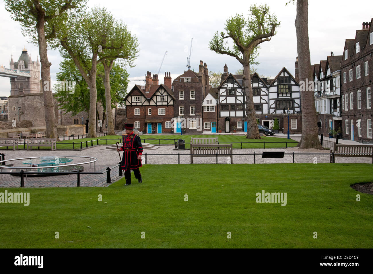 Inside The tower of London, beef eater Stock Photo - Alamy
