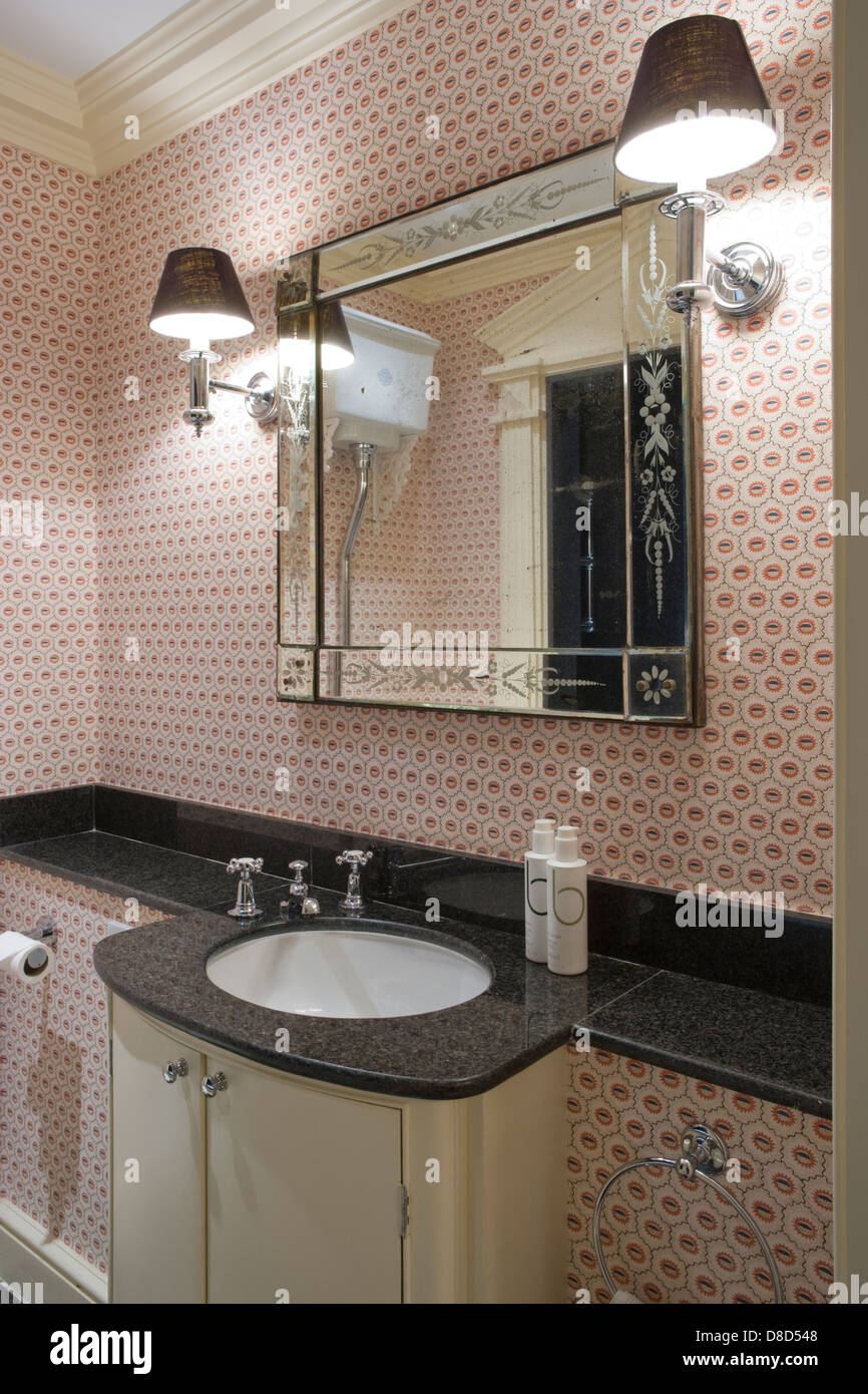 English toilet hi-res stock photography and images - Alamy
