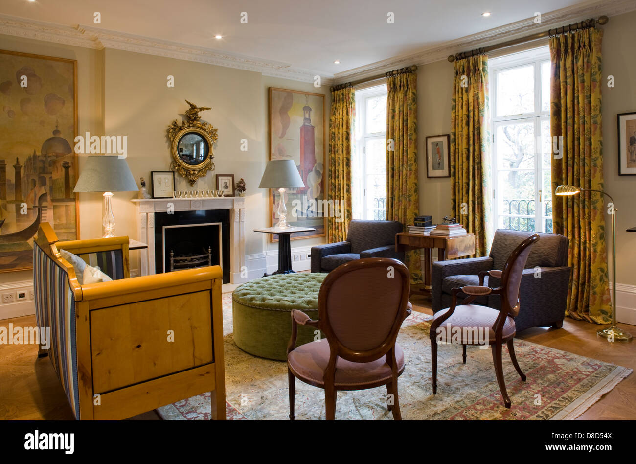 British living room hi-res stock photography and images - Alamy