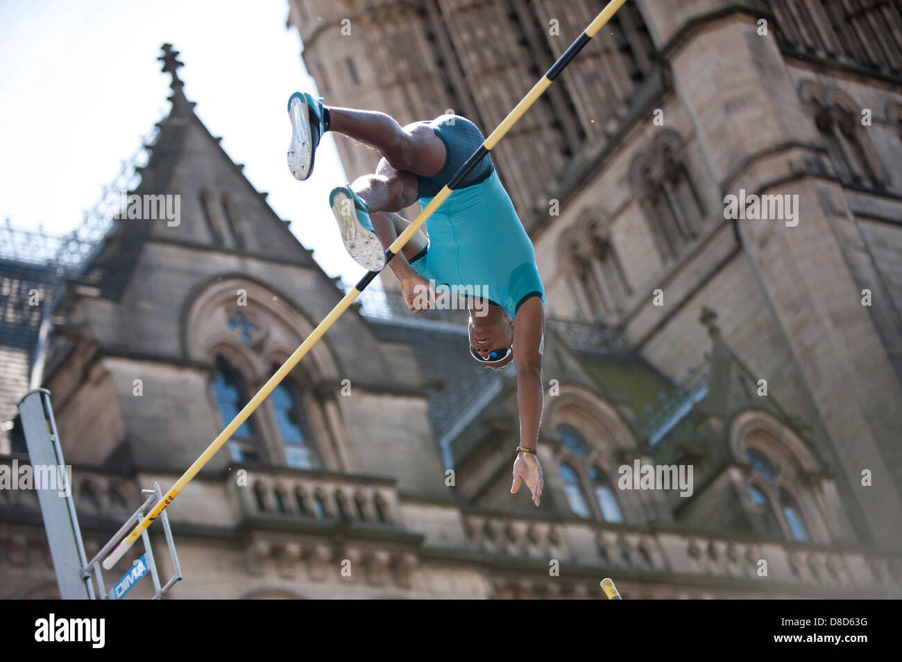 Mens pole vault hi-res stock photography and images - Alamy