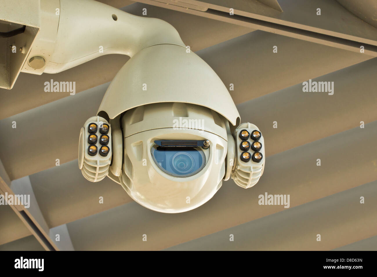 Hanging surveillance camera hi-res stock photography and images - Alamy