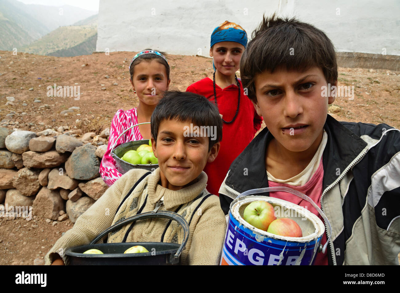 Tajik children selling apples Stock Photo - Alamy