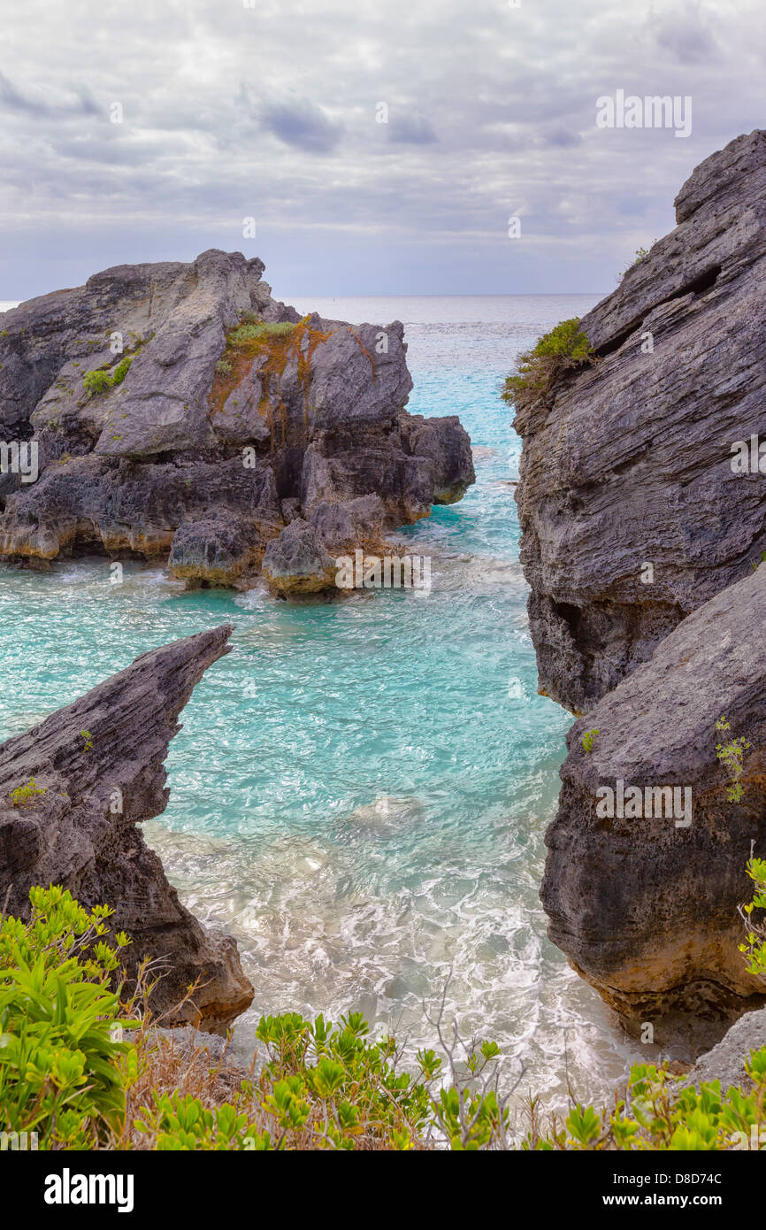 Large rocks along the shoreline of Bermuda Stock Photo - Alamy