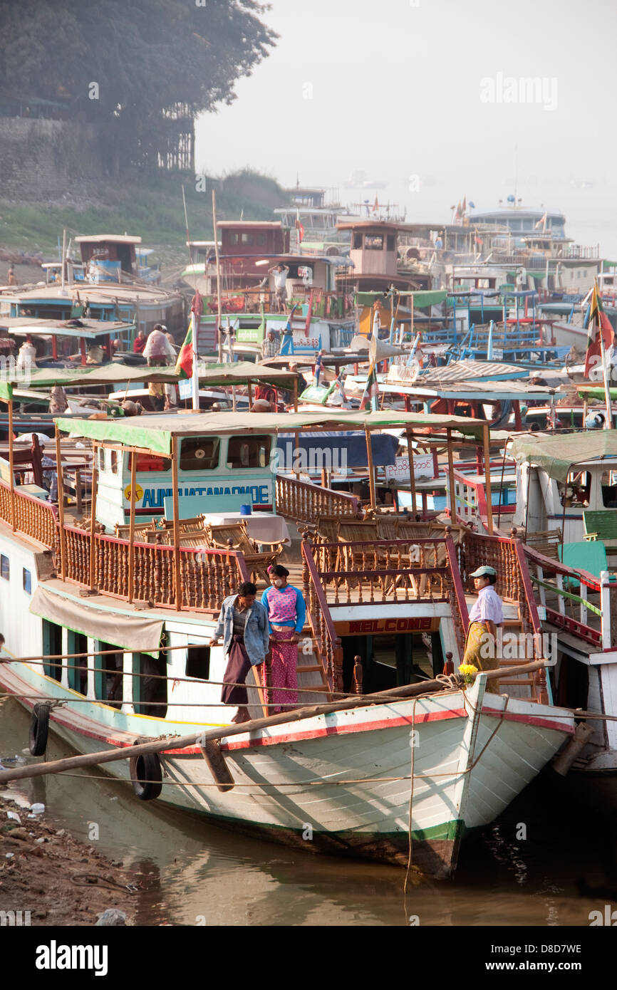 Ayerwaddy river hi-res stock photography and images - Alamy