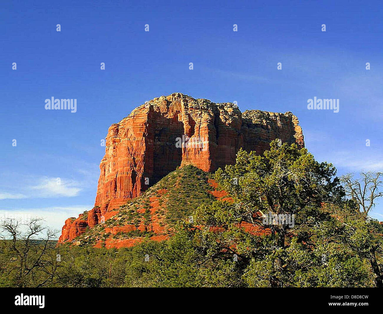 Sedona's mesas are striking red rock formations that rise dramatically ...