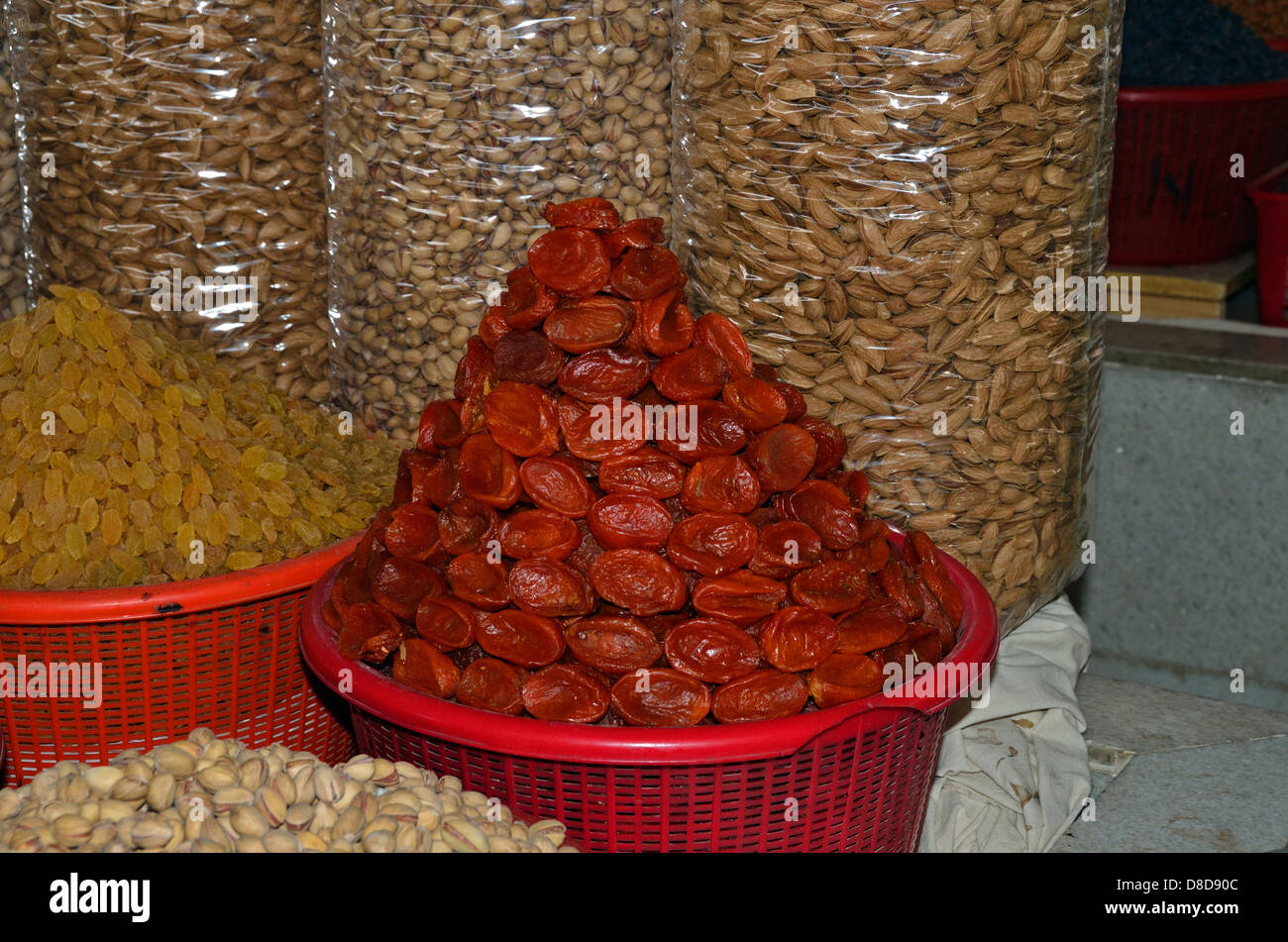 Apricots and nuts at at Siob Bazaar in Samarkand Stock Photo - Alamy