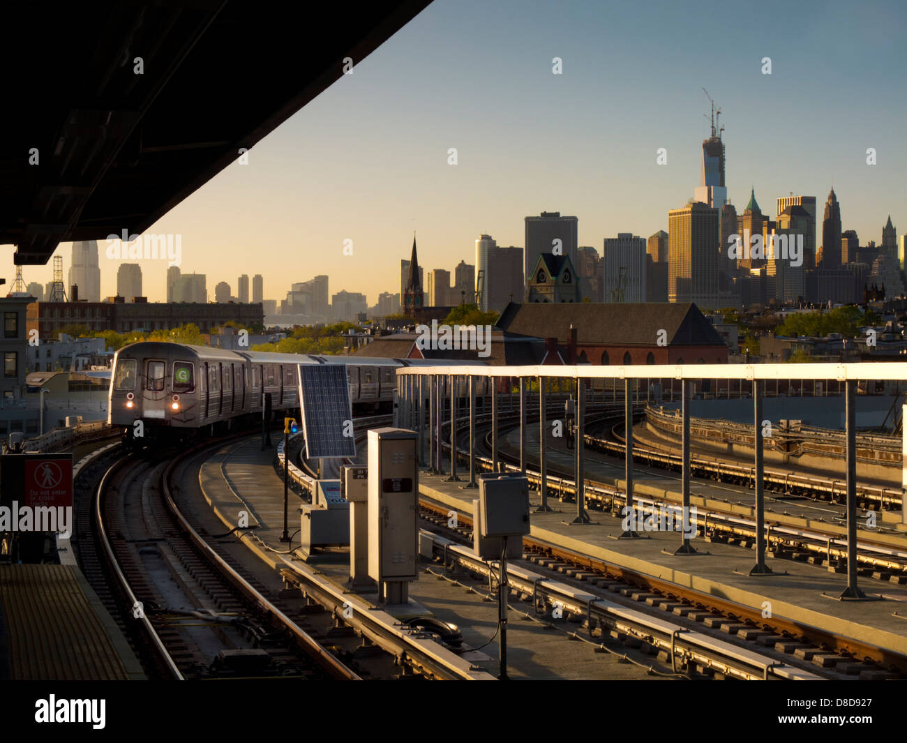 New york city subway third rail hi-res stock photography and images - Alamy
