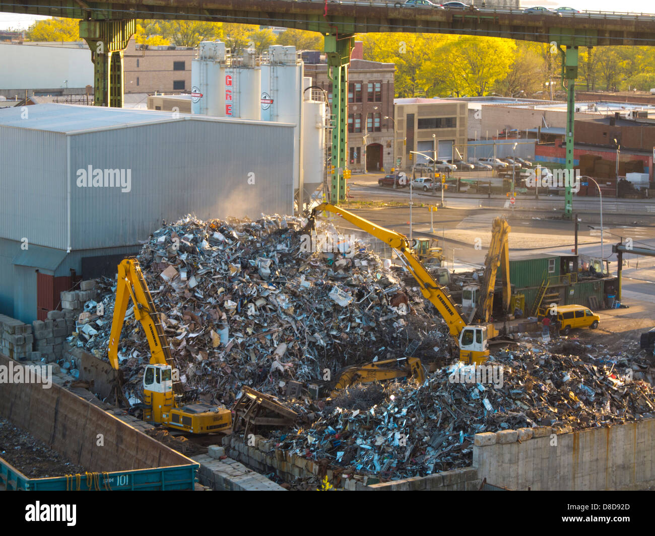 Loading barges hi-res stock photography and images - Alamy