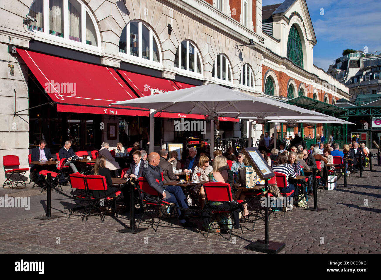 Cafe cafes london hi-res stock photography and images - Alamy
