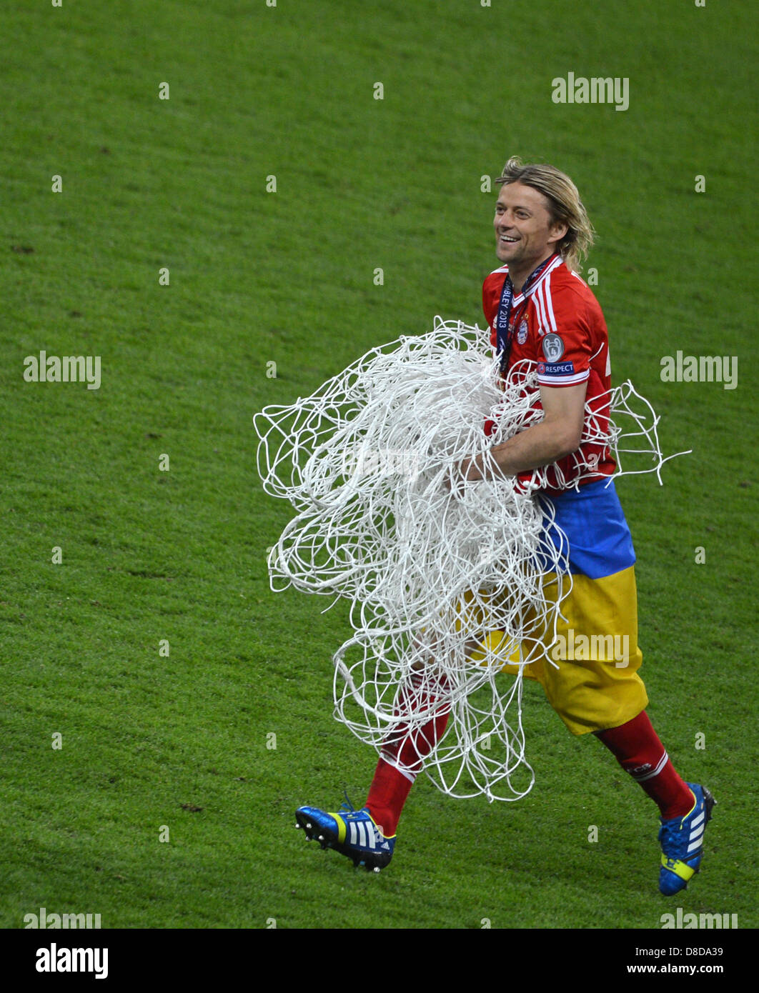Bayern Munich's Anatoliy Tymoshchuk celebrates with parts of the net ...