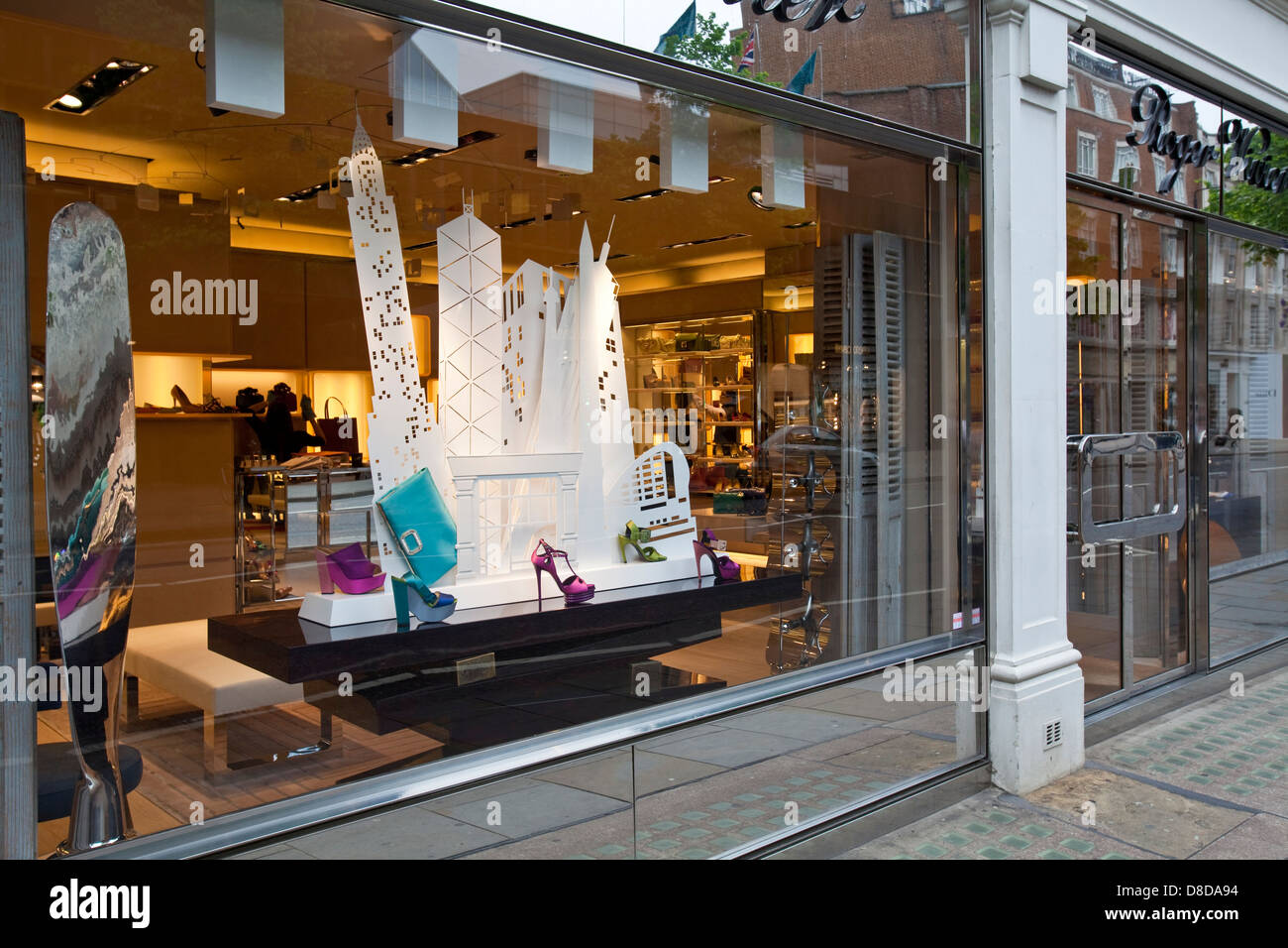 Fashionable Shops, Knightsbridge, London, England Stock Photo - Alamy