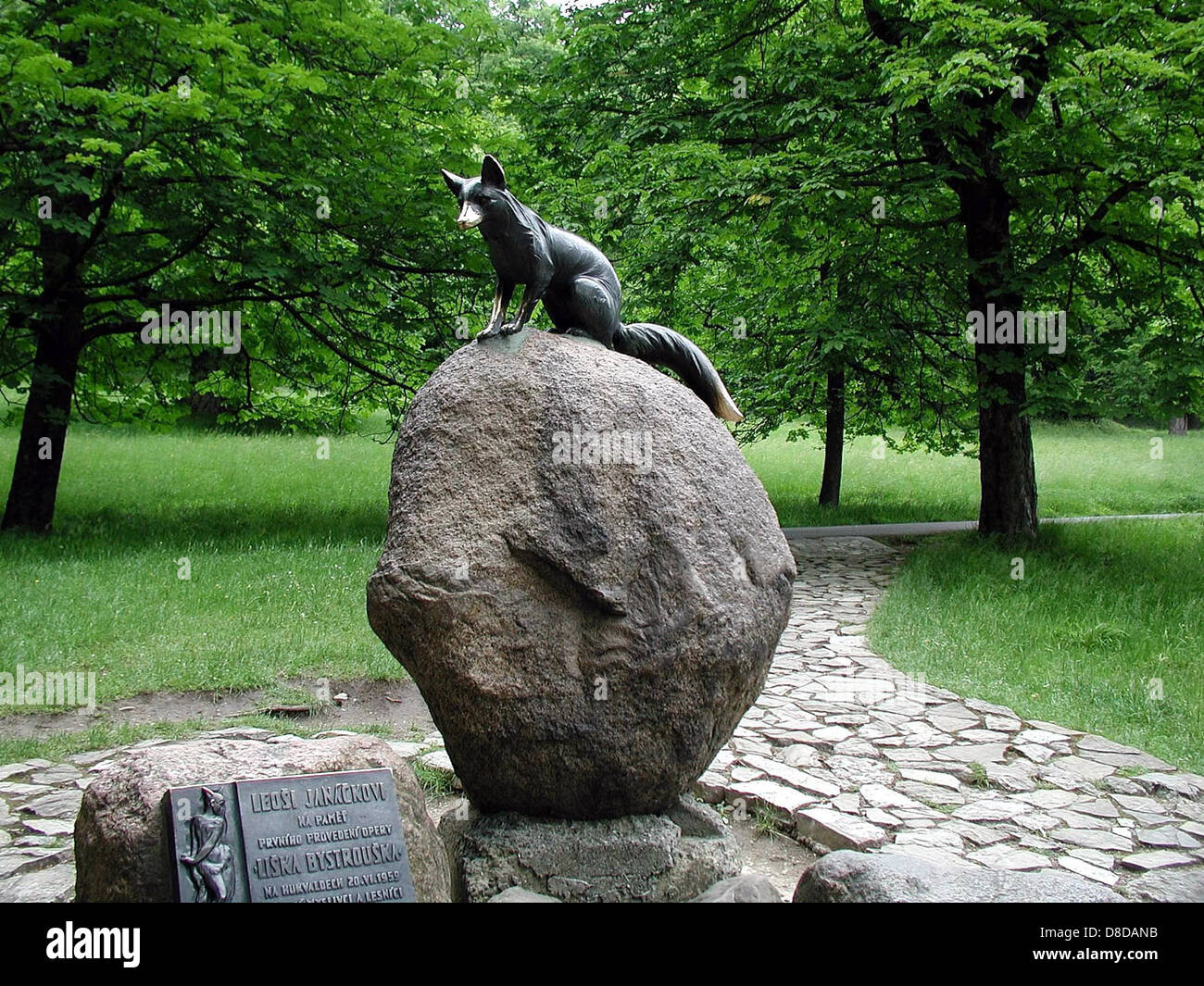 Statue animal fox Stock Photo - Alamy
