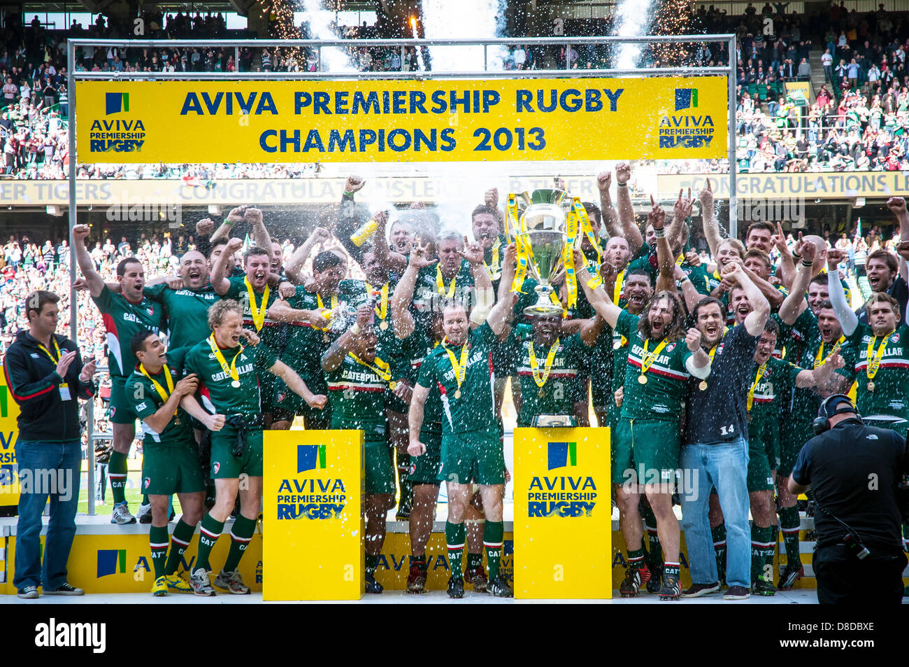 Leicester Tigers lift the Aviva Premiership Trophy during the Aviva ...