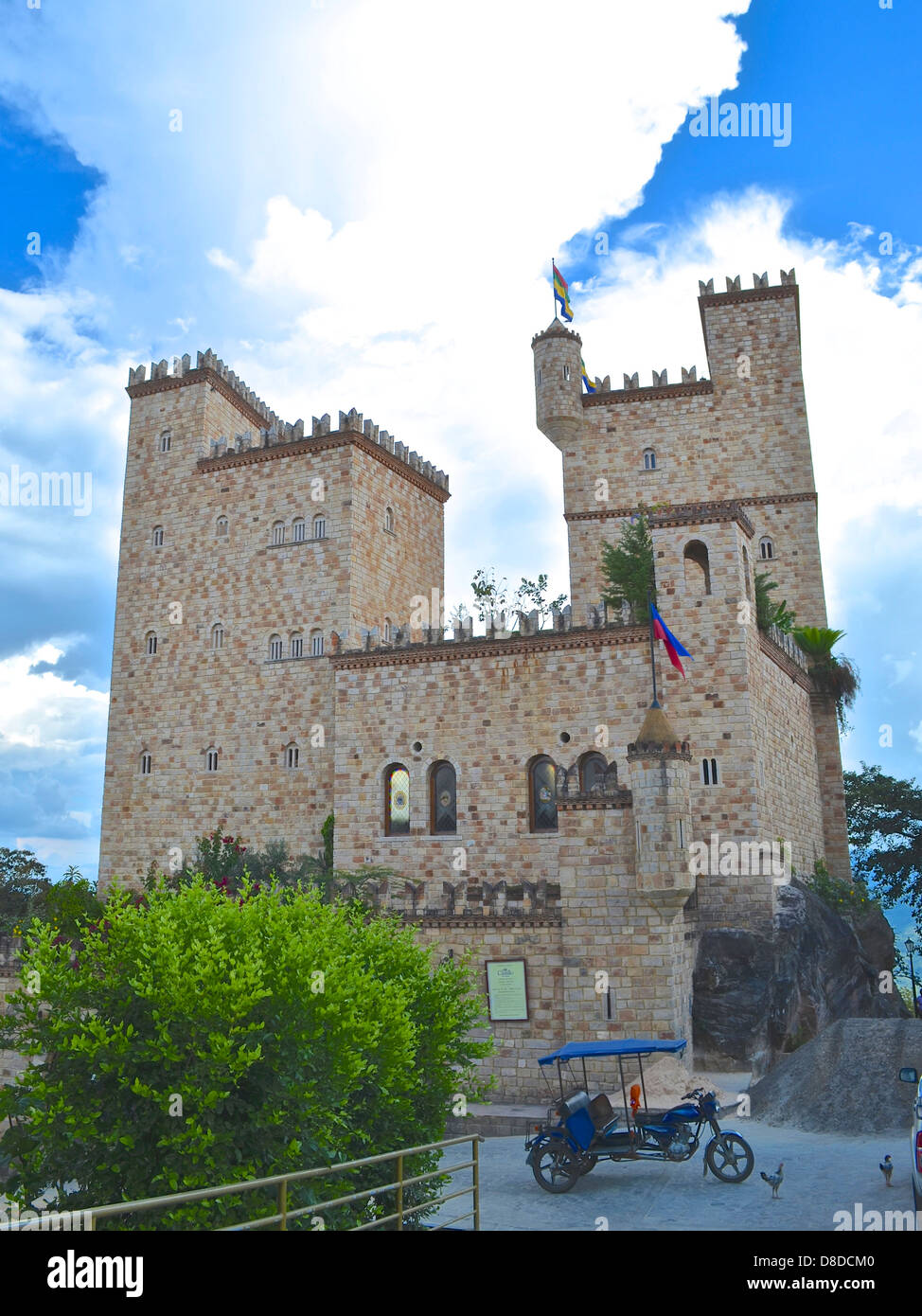 Lamas peru hi-res stock photography and images - Alamy