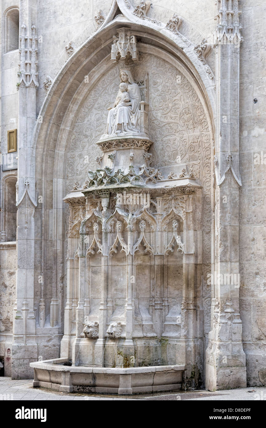 Rouen sculpture hi-res stock photography and images - Alamy