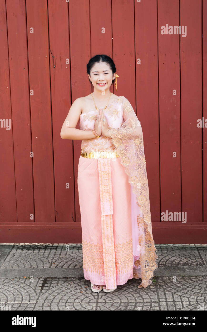 Asian Thai woman/bride in Thai wedding suit is paying respect in Thai ...