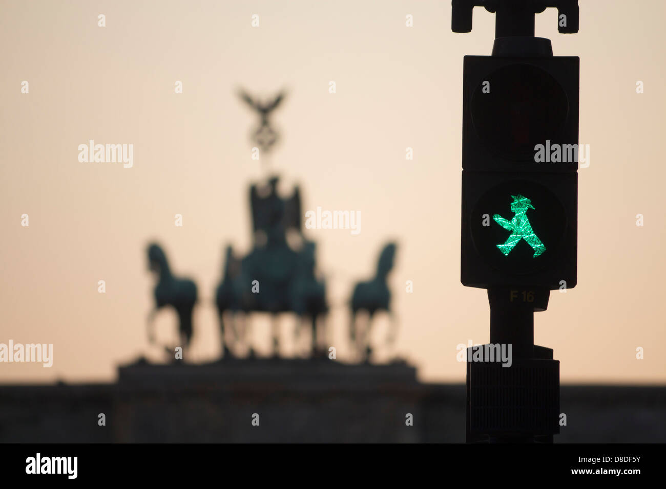 Traffic signals hi-res stock photography and images - Alamy