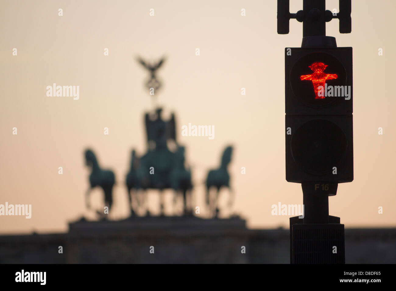 Ampelmannchen Old East German traffic signals with outline of statues ...