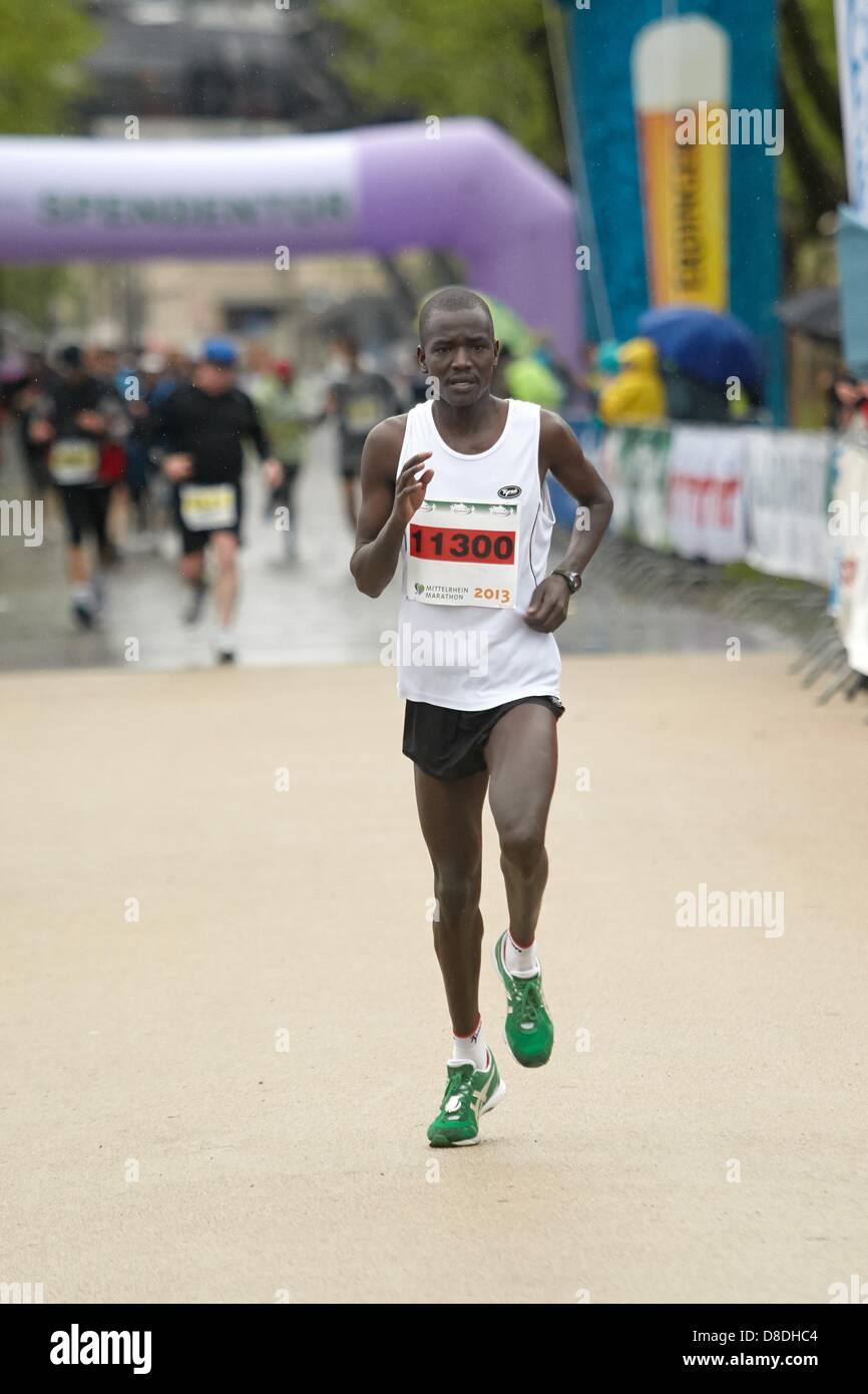 Kenya's Jonathan Kipkofgei comes in first in the Middle Rhine Marathon ...