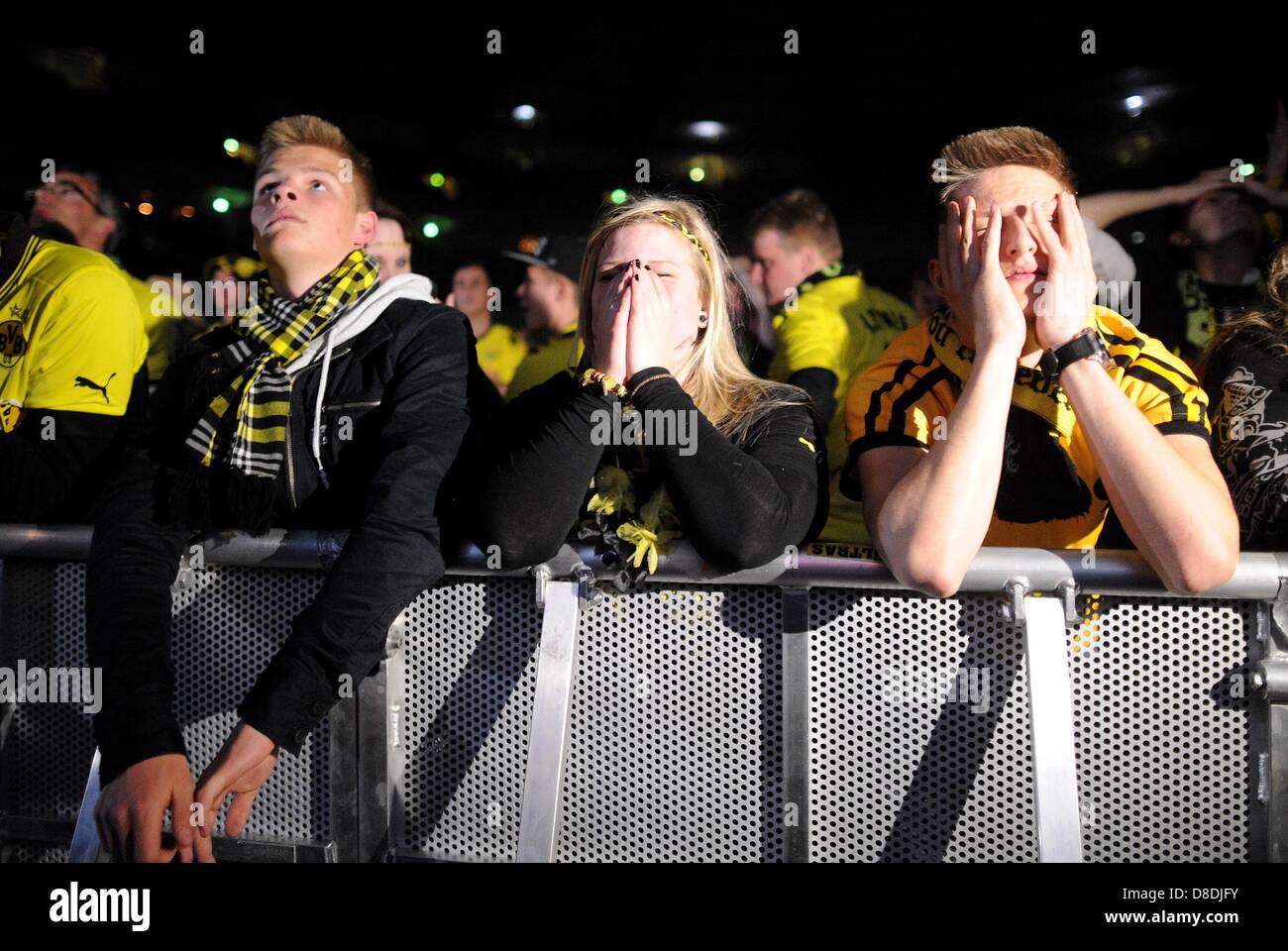 Dortmund, Germany. 25th May, 2013. Dortmund fans mourn their team's ...