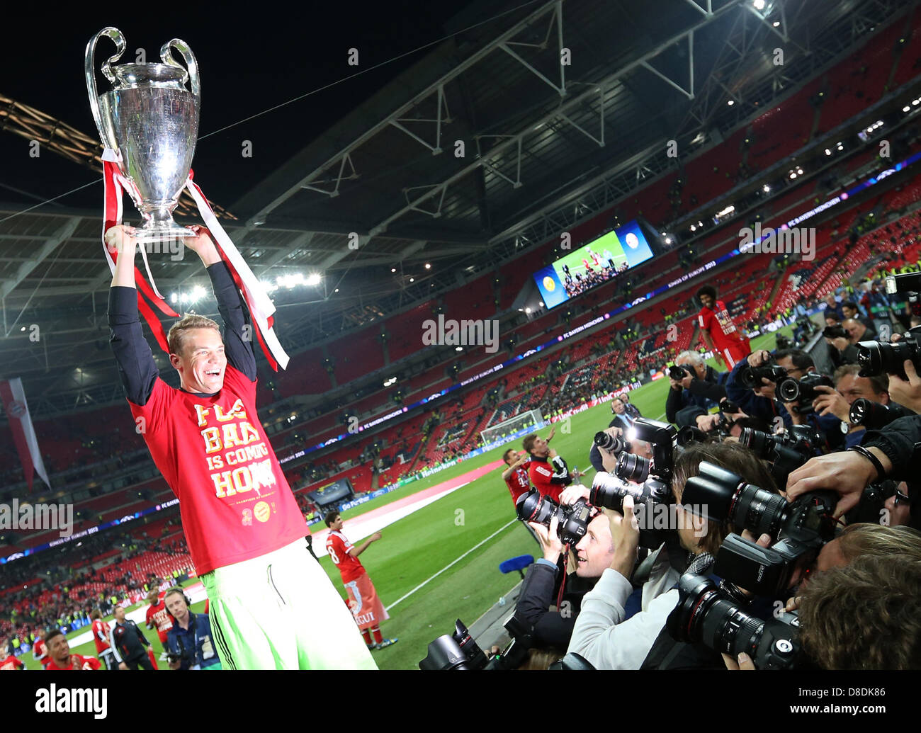 London, UK. 26th May, 2013. Munich's goalkeeper Manuel Neuer lifts the ...