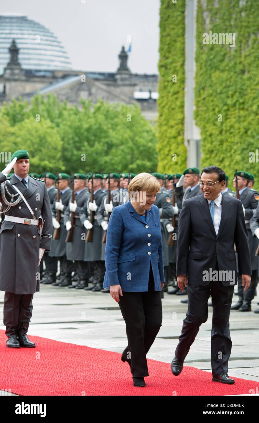 New Premier of China Li Keqiang (L) is welcomed by German Chancellor ...