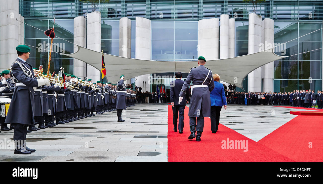Berlin, Germany. 26th May 2013. The Chancellor Angela Merkel receives ...
