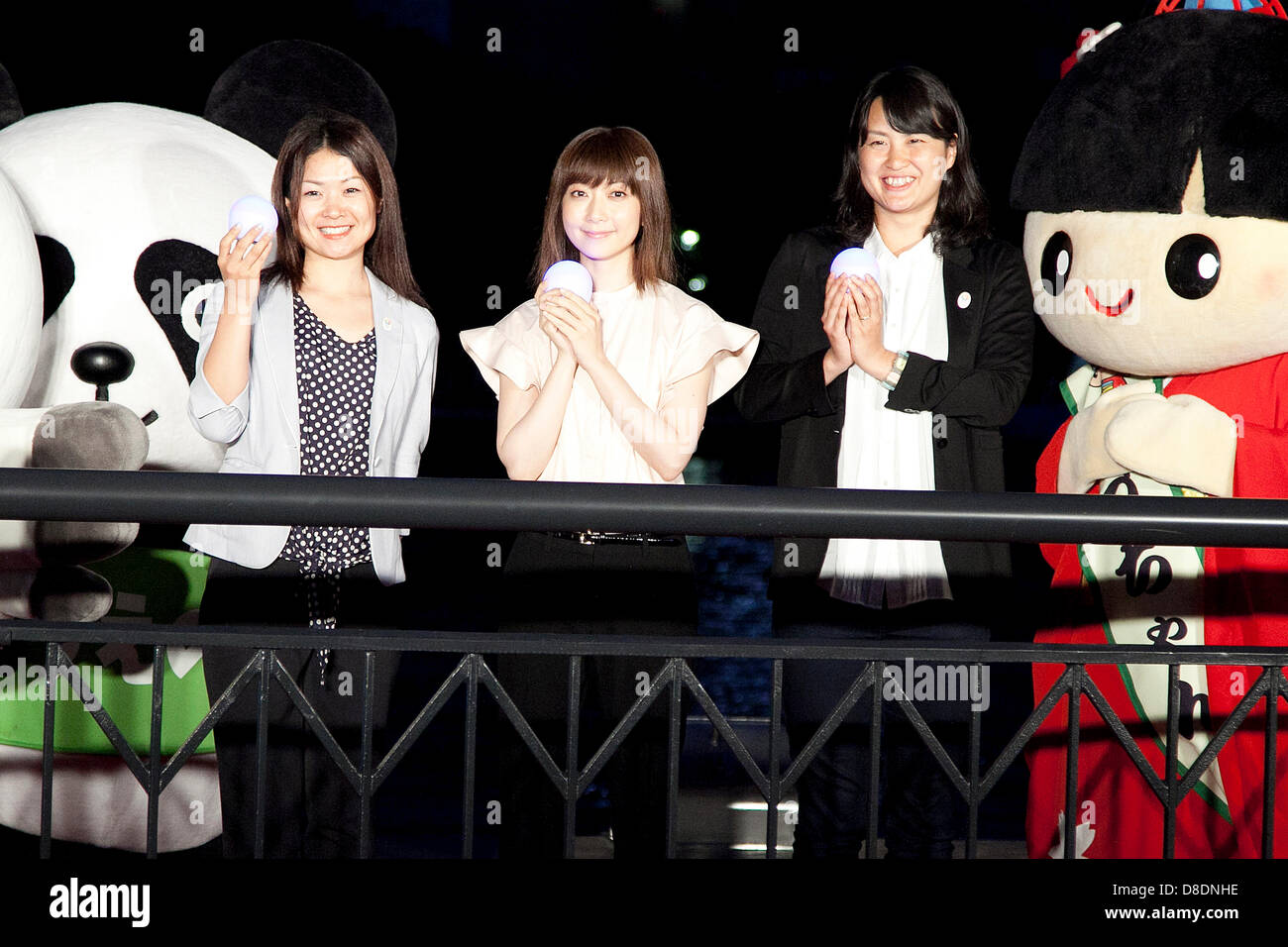 Tokyo, Japan. 26th May, 2013. - (L to R) The track and field athlete ...