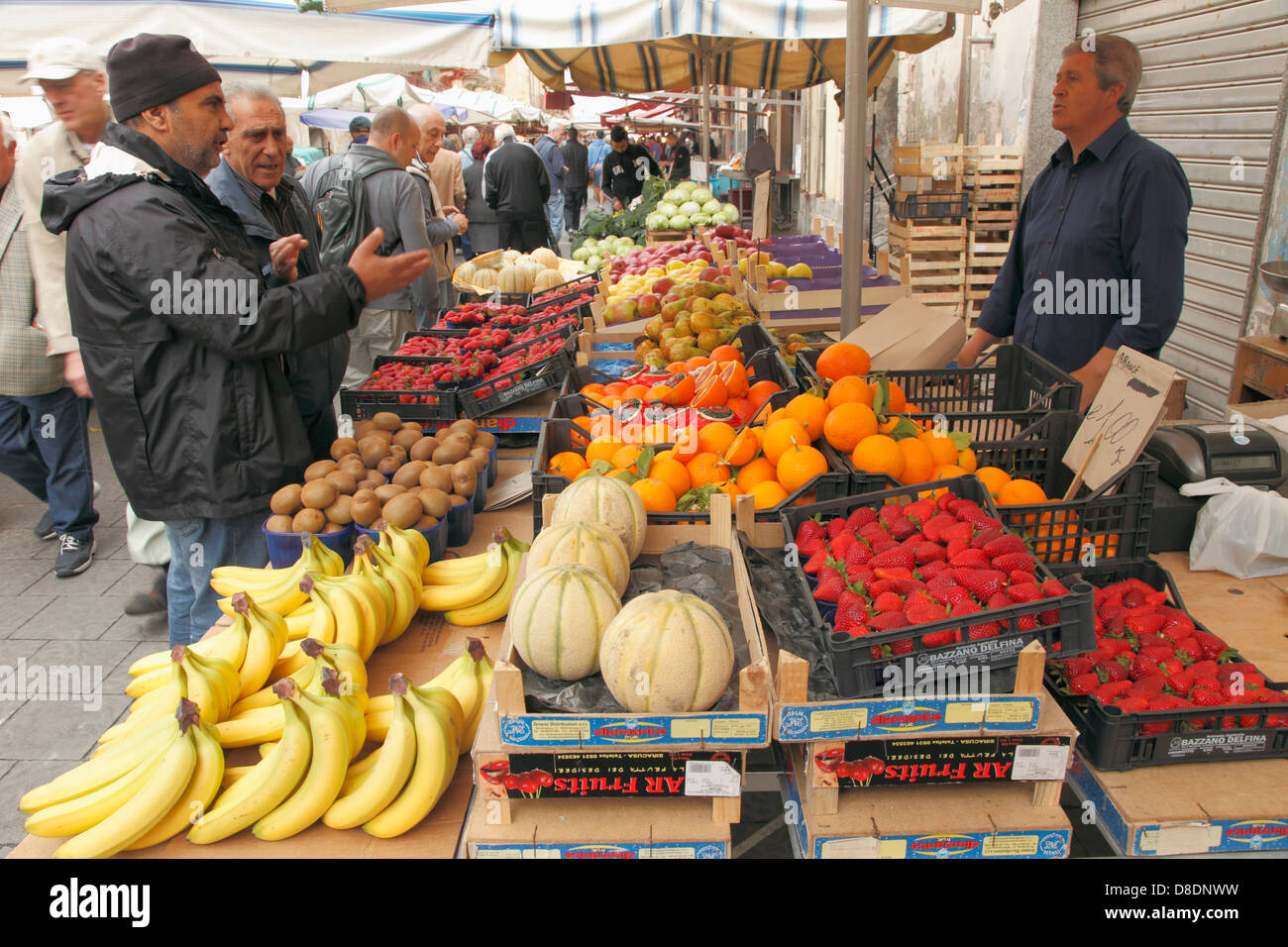 Italy, Sicily, Siracusa, market, people Stock Photo - Alamy