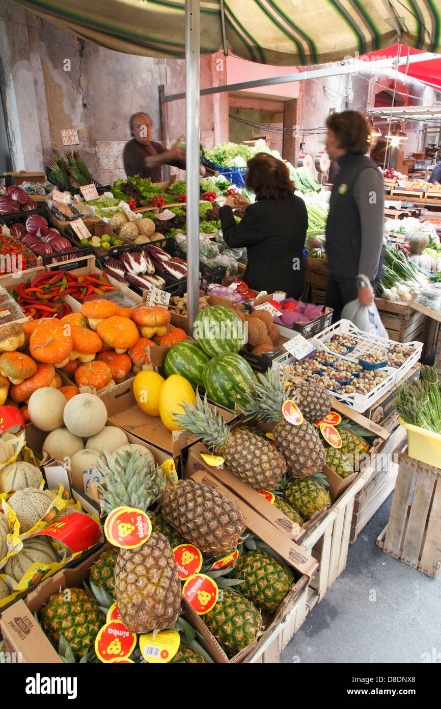 Sicily market people hi-res stock photography and images - Alamy