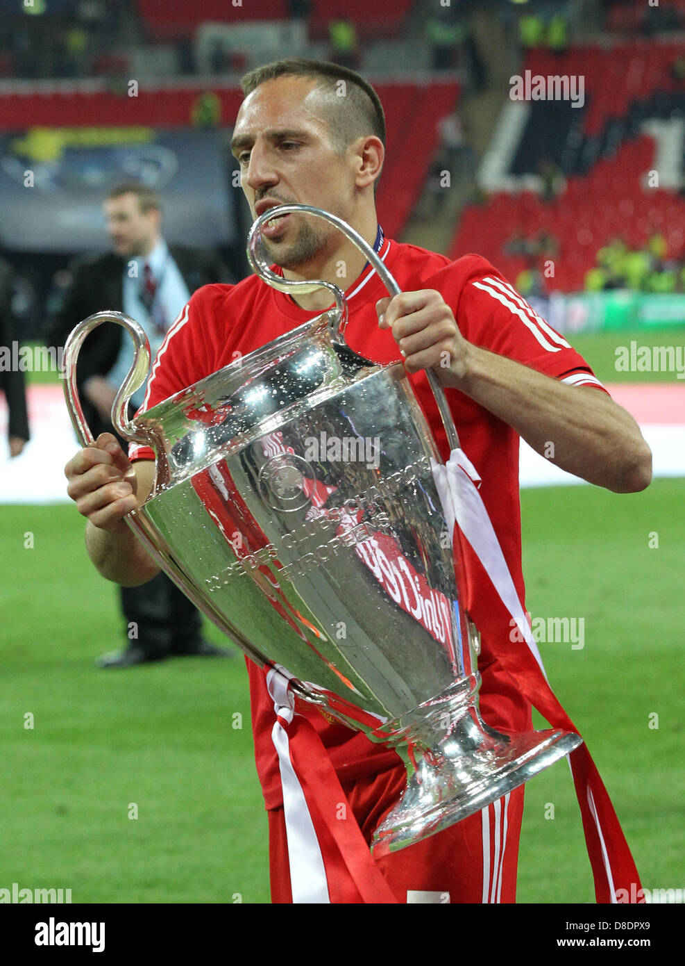 Franck ribery champions league trophy hi-res stock photography and ...