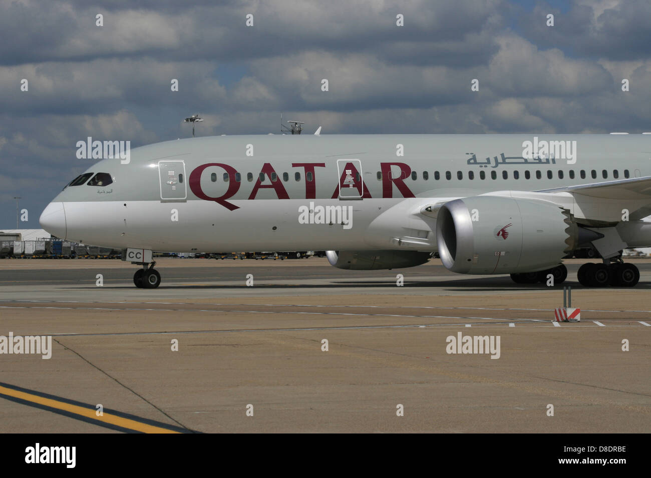 QATAR BOEING 787 Stock Photo - Alamy