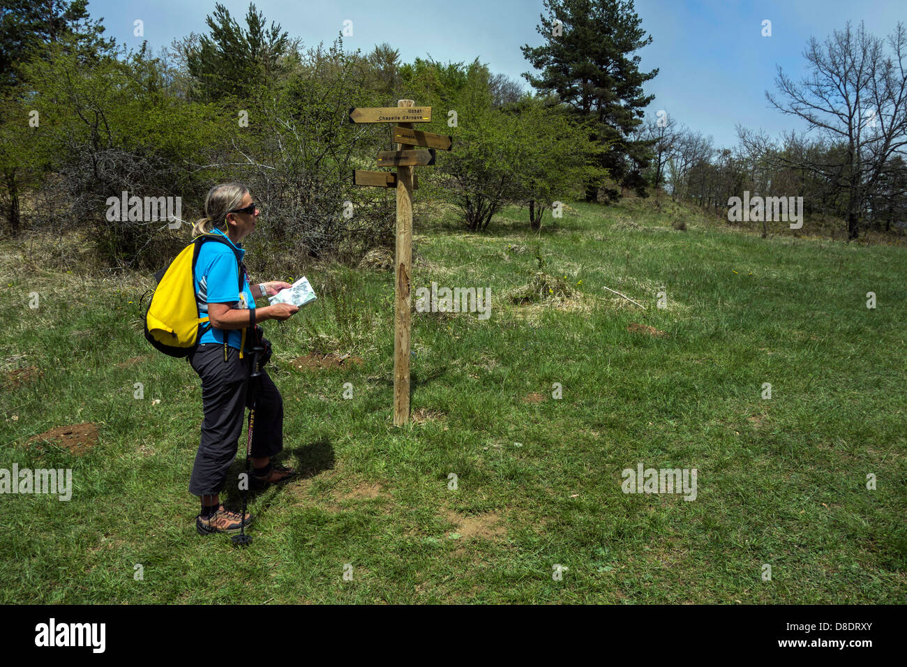 Female walker checks map in front of sign Stock Photo - Alamy