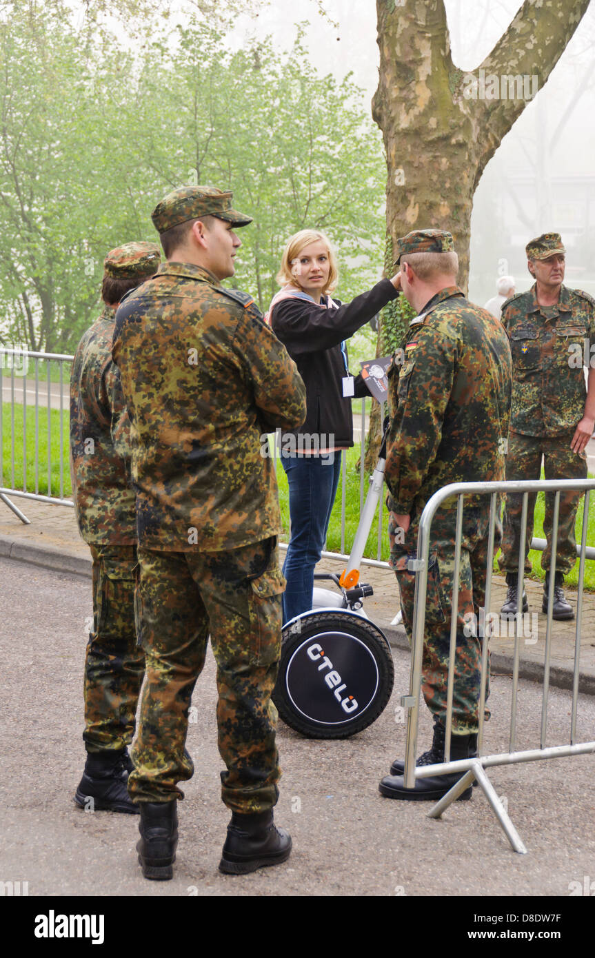 Modern german soldier hi-res stock photography and images - Alamy