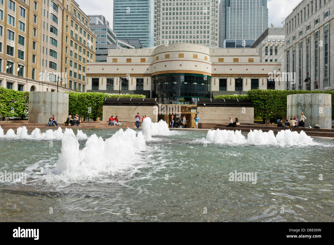 Cabot square canary wharf hi-res stock photography and images - Alamy