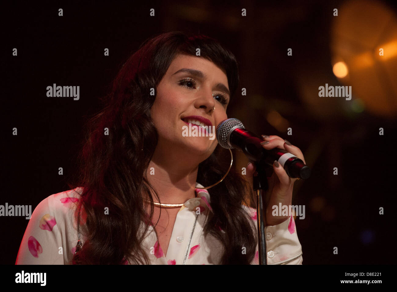 Jessie Ware singing on stage Stock Photo - Alamy