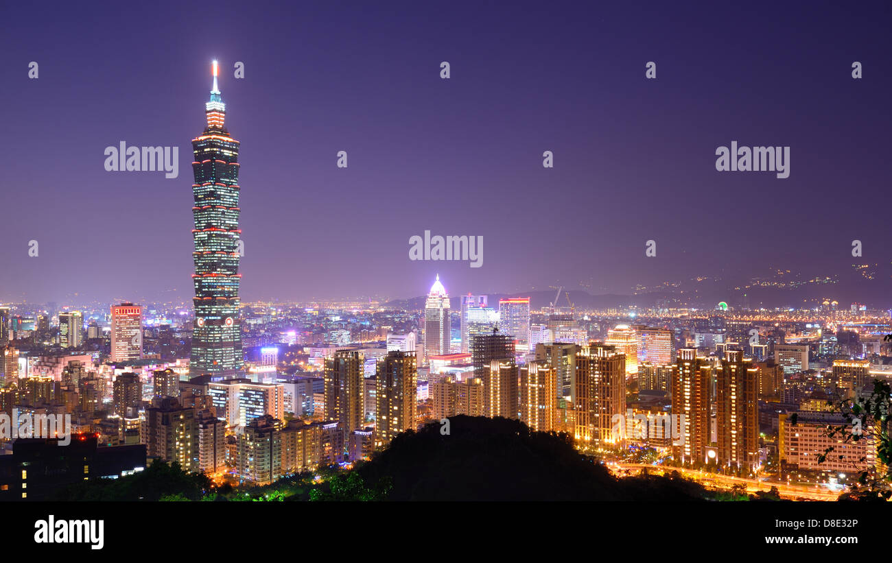 Skyline of Xinyi District in downtown Taipei, Taiwan Stock Photo - Alamy