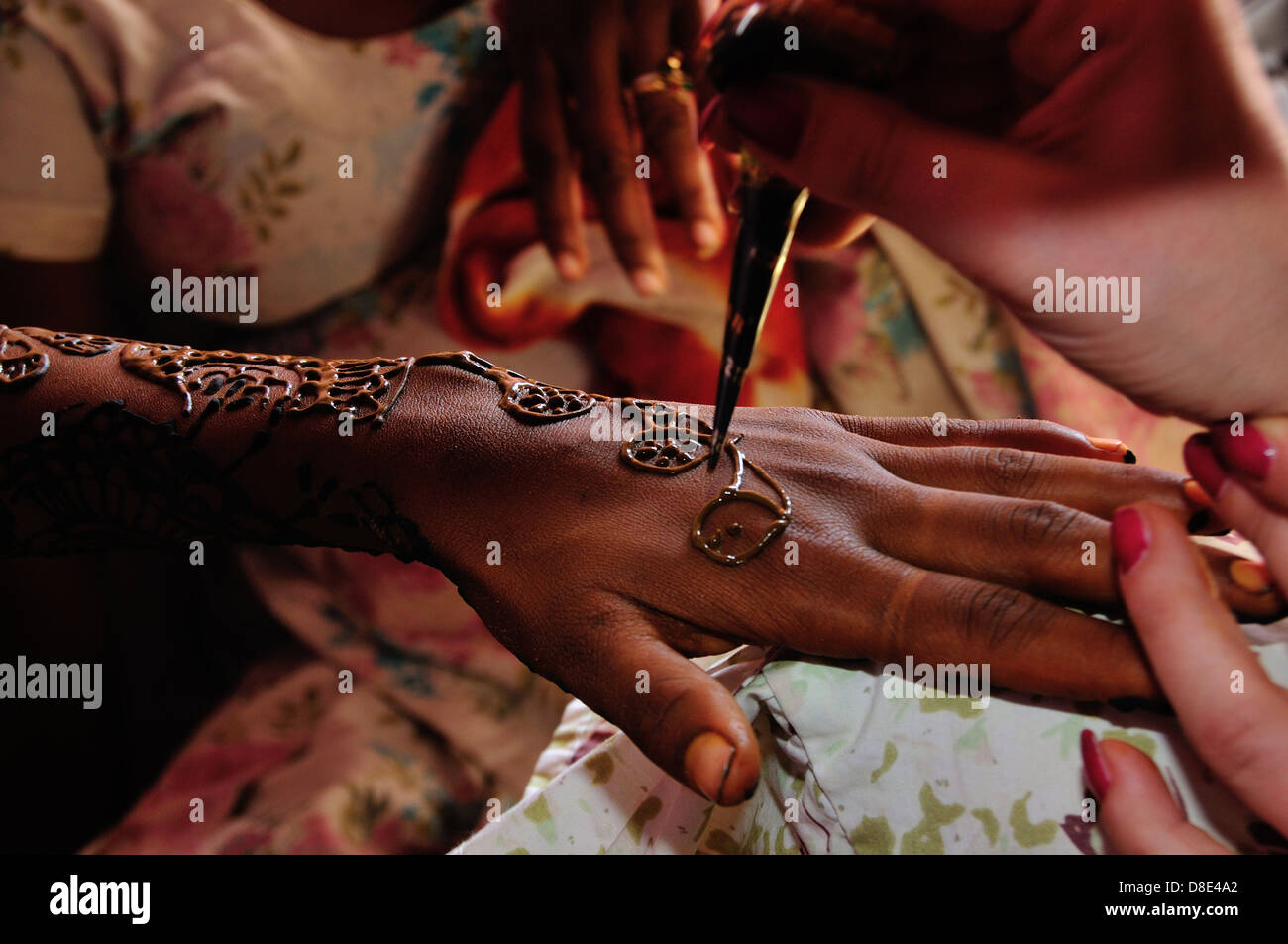 Henna painting hi-res stock photography and images - Alamy
