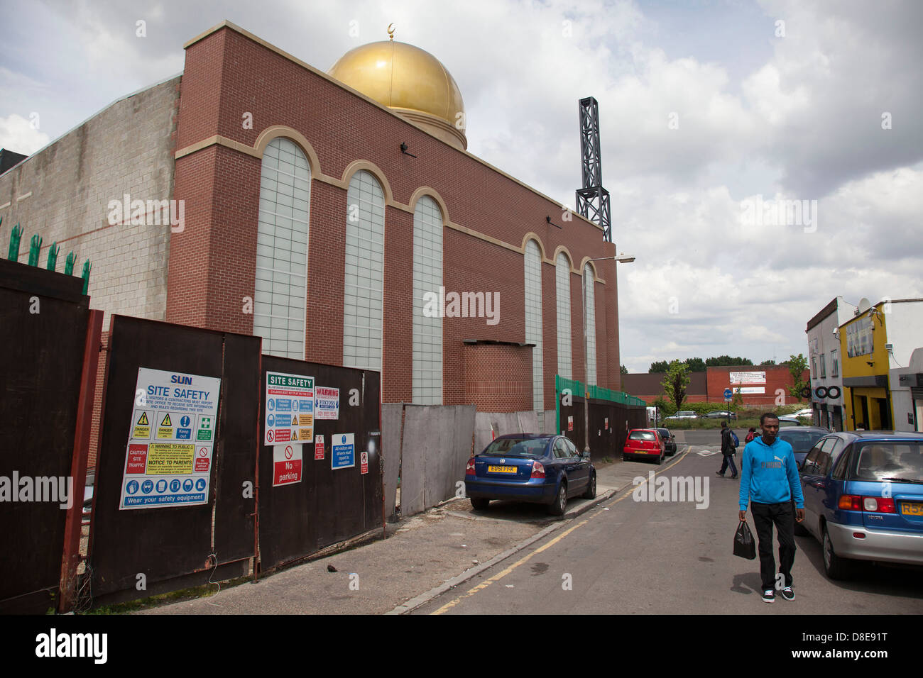 Nigerian enclave just behind Greenwich Islamic Centre, Woolwich Mosque ...