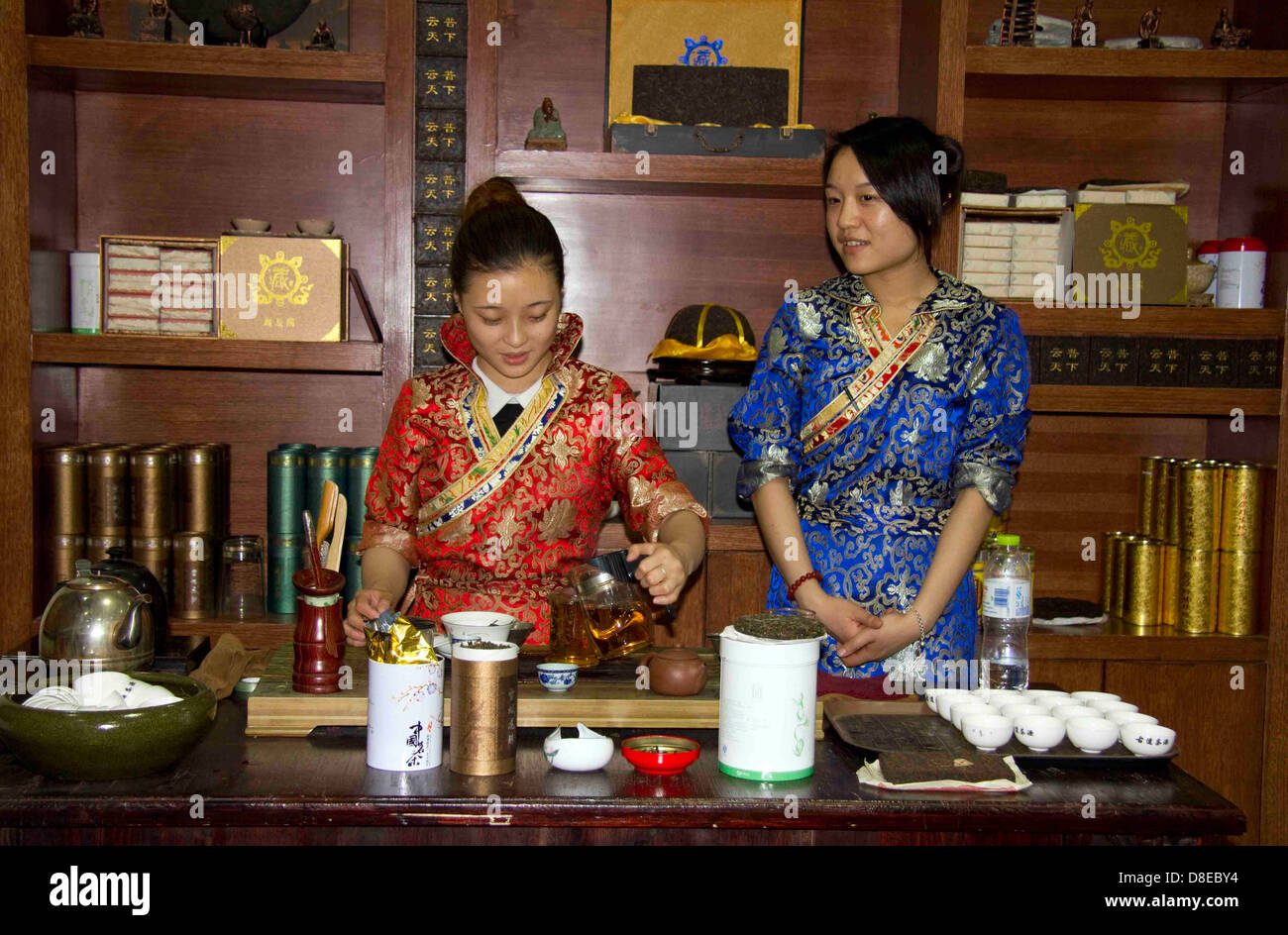 Tea ceremony, Chengdu Sichuan China Stock Photo - Alamy