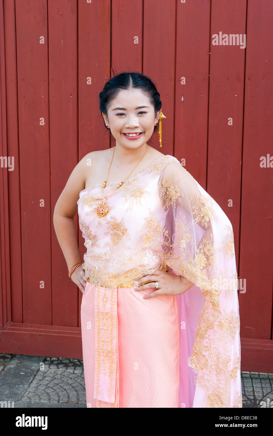 Asian Thai Woman/Bride in Thai Wedding Suit Stock Photo - Alamy