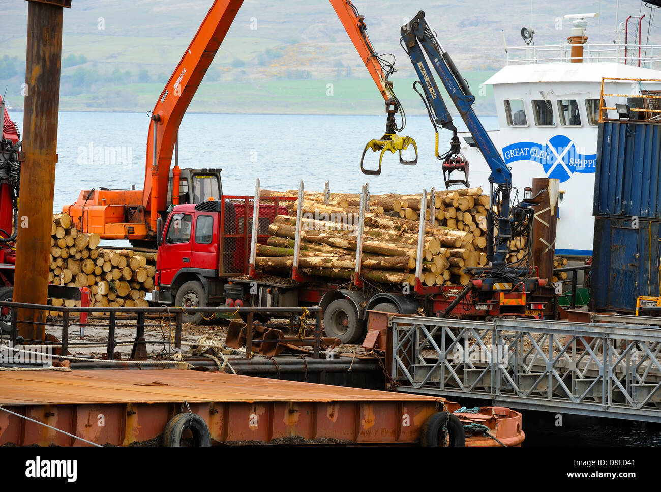 Shipping timber loading boat hi-res stock photography and images - Alamy