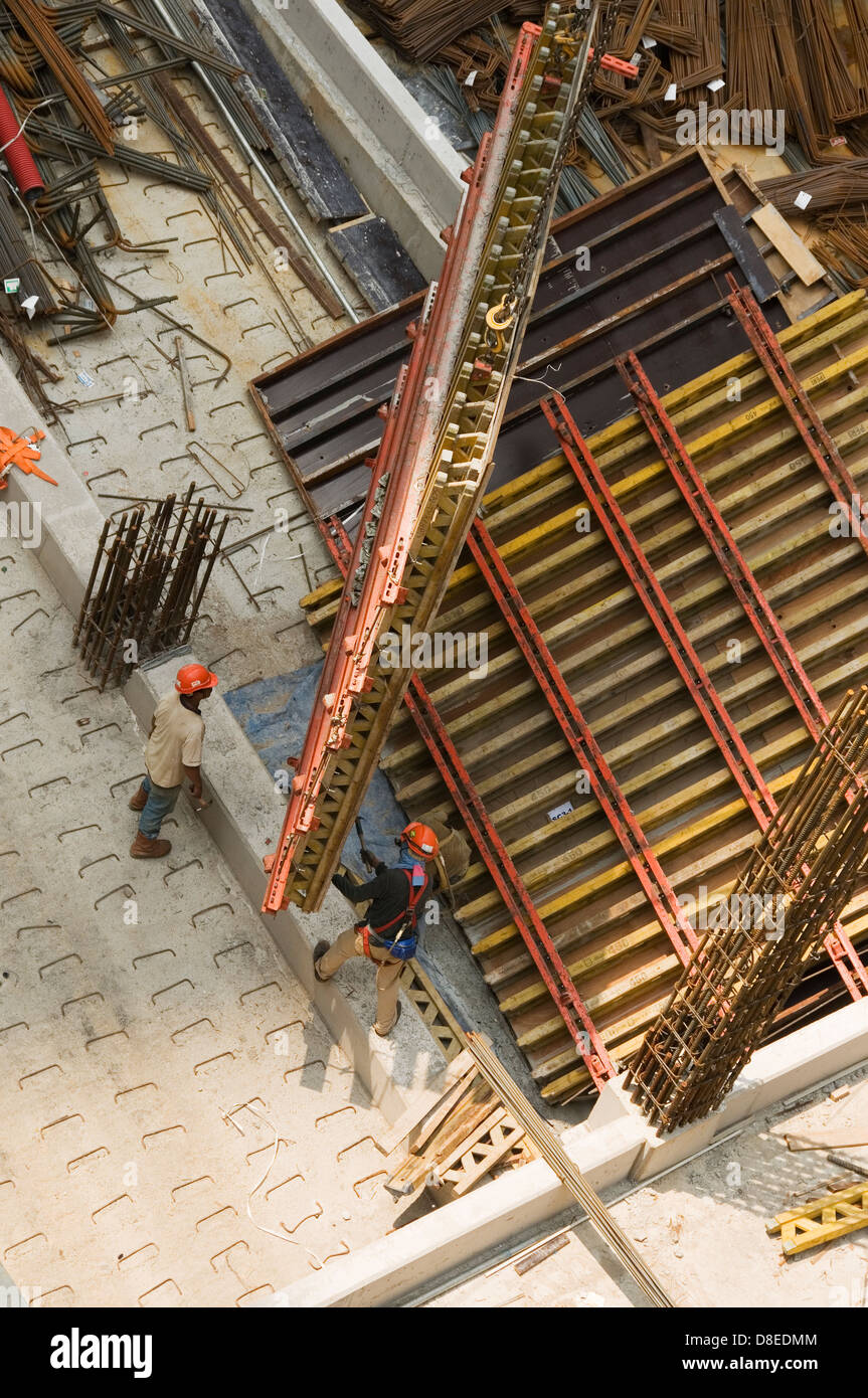 Tall building workmen hi-res stock photography and images - Alamy