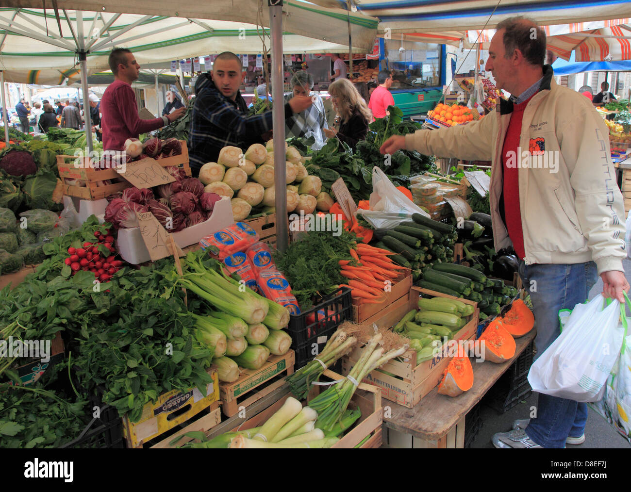 Sicily market people hi-res stock photography and images - Alamy
