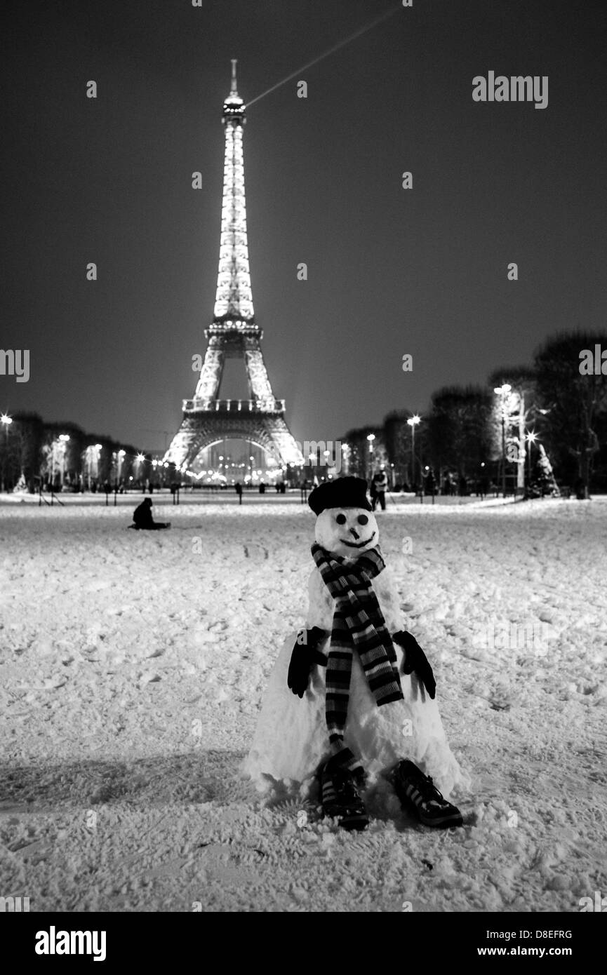 Snowman at Eiffel Tower Stock Photo - Alamy